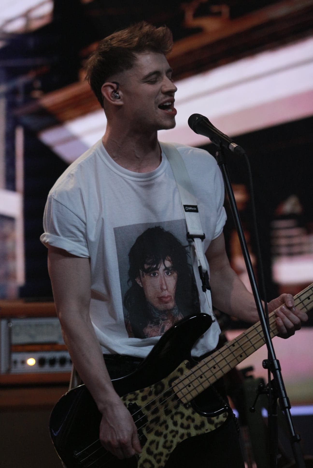 Bye Alex mellett basszusgitározik és énekel a pécsi srác, Poór András ...