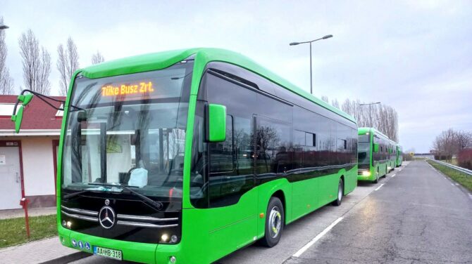 Forgalomba állnak Pécsen az új elektromos buszok | Pécs Aktuál