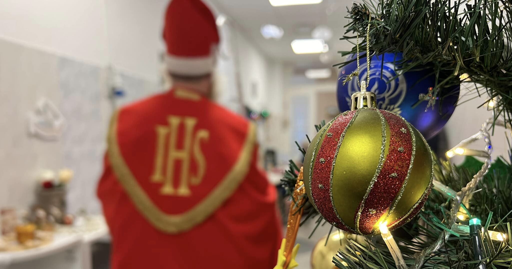 A pécsi gyermekklinikára is megérkezett a Mikulás | Pécs Aktuál